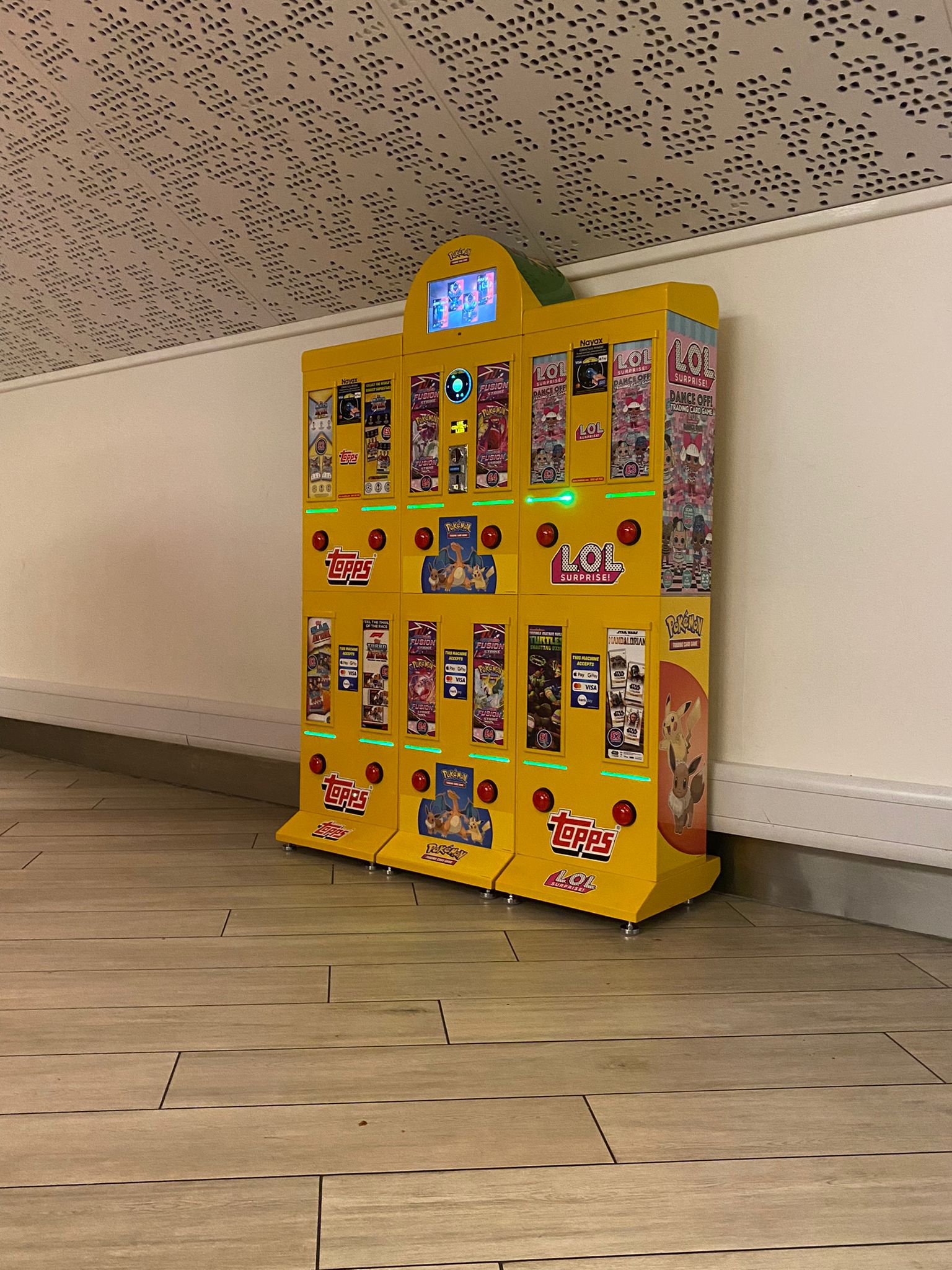 Trading Card Tower – 12 Head Full Credit / Debit Card & 4G Mobile ...